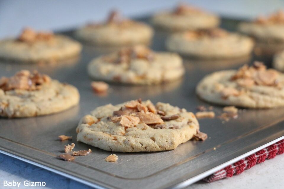 Mini Crumbl Butterfinger Cookies – | Baby Gizmo