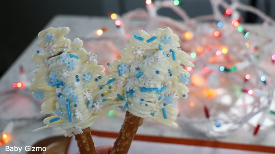 Chocolate Peanut Butter Holiday Pretzel Trees – Baby Gizmo
