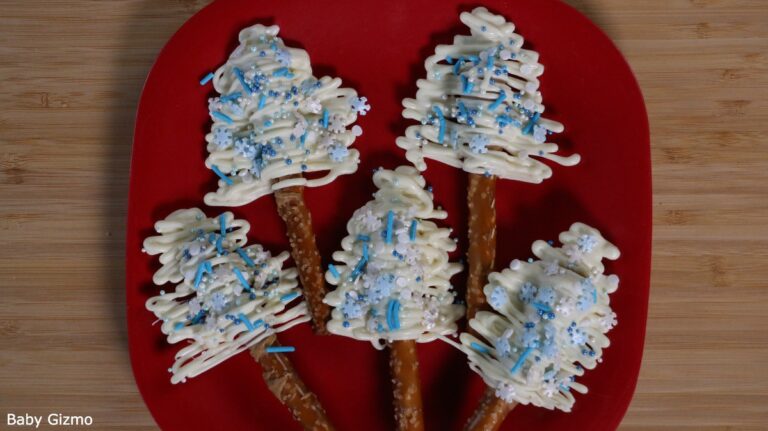 Chocolate Peanut Butter Holiday Pretzel Trees – Baby Gizmo
