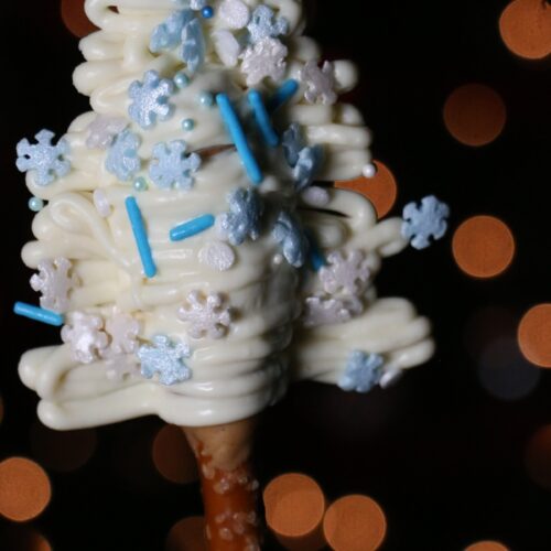 Chocolate Peanut Butter Holiday Pretzel Trees – Baby Gizmo