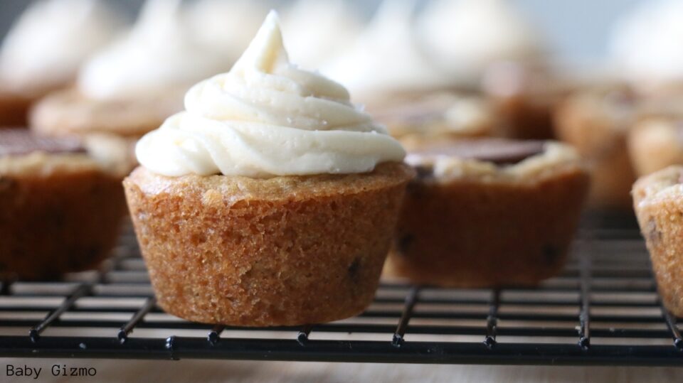 Salted Caramel Snickers Cookie Cups – Baby Gizmo